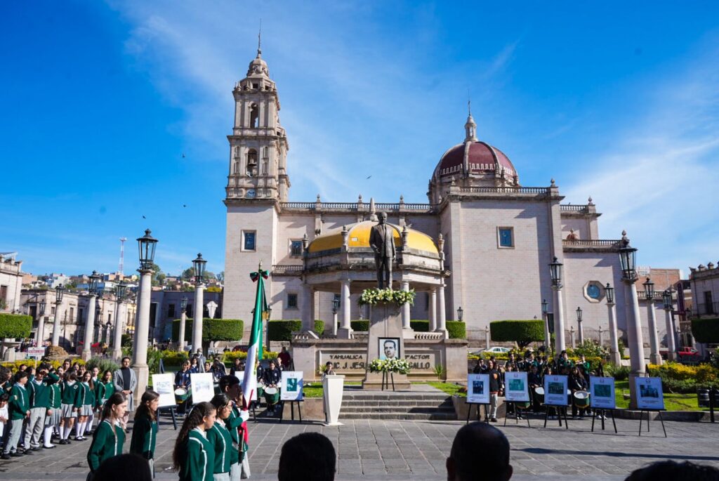 Yahualica rinde homenaje al legado de J. Jesús González Gallo ...